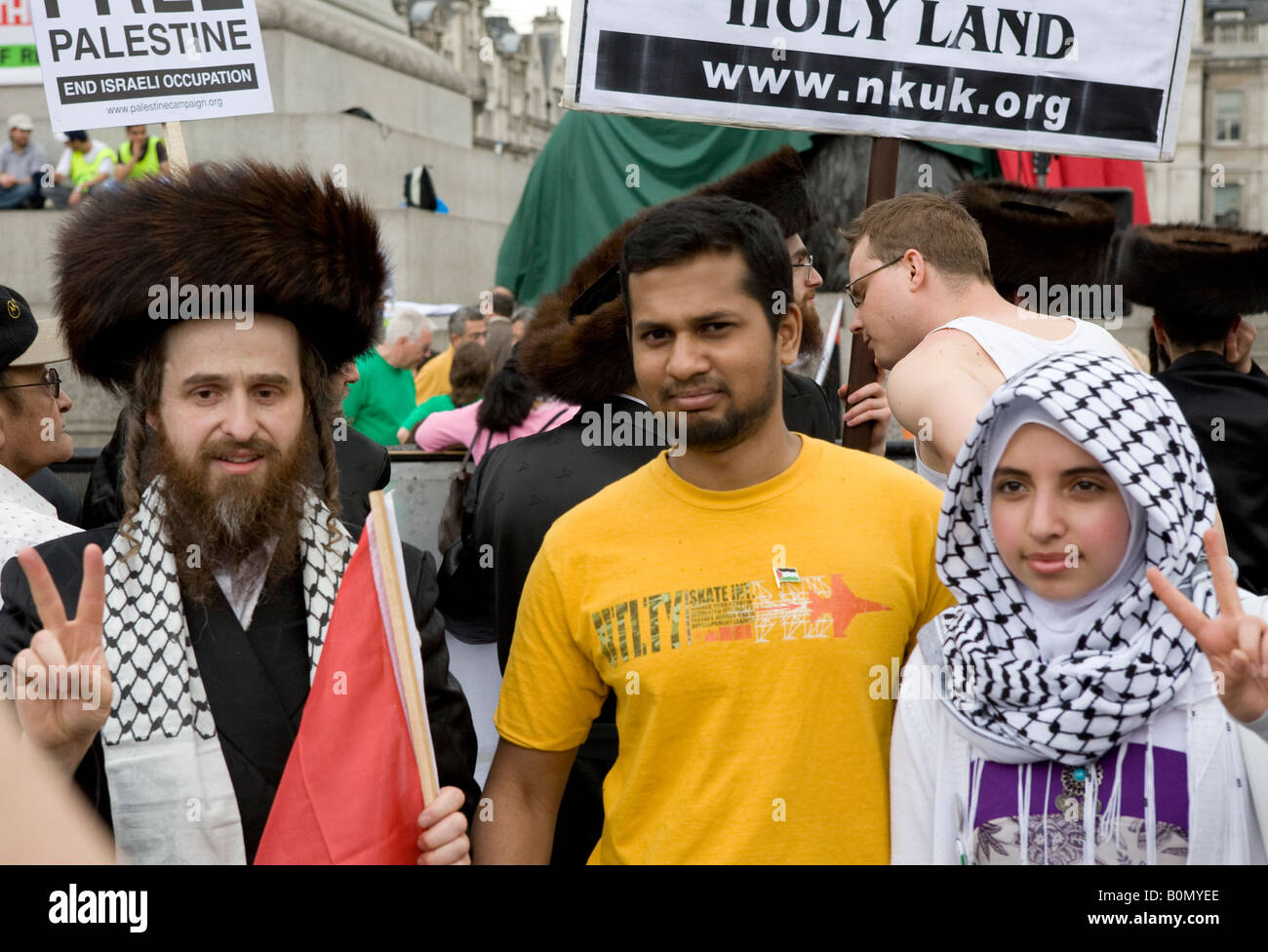 Demonstrating in trafalgar square hi-res stock photography and images ...