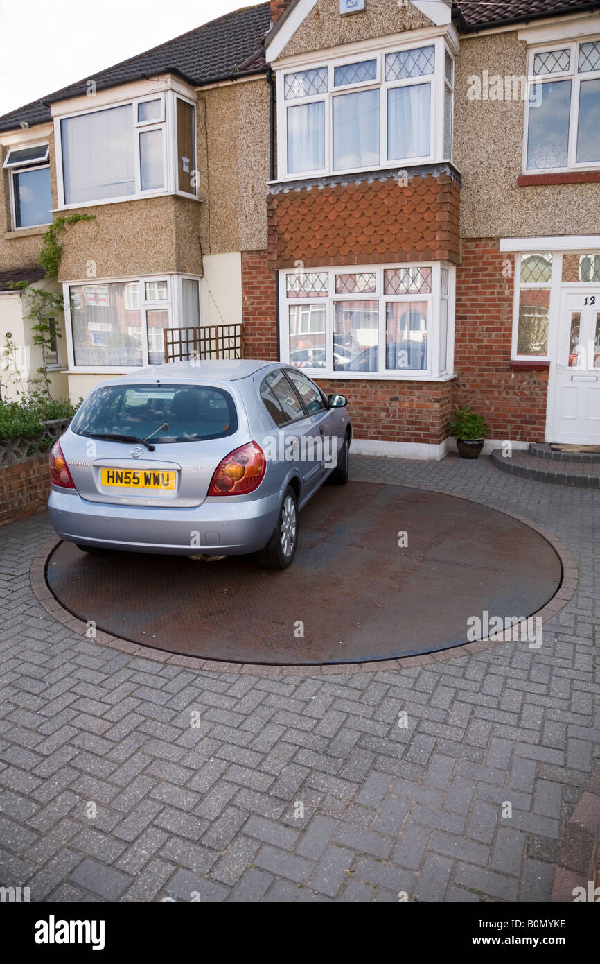 Rotating turntable platform to spin parked car for easy access to ...