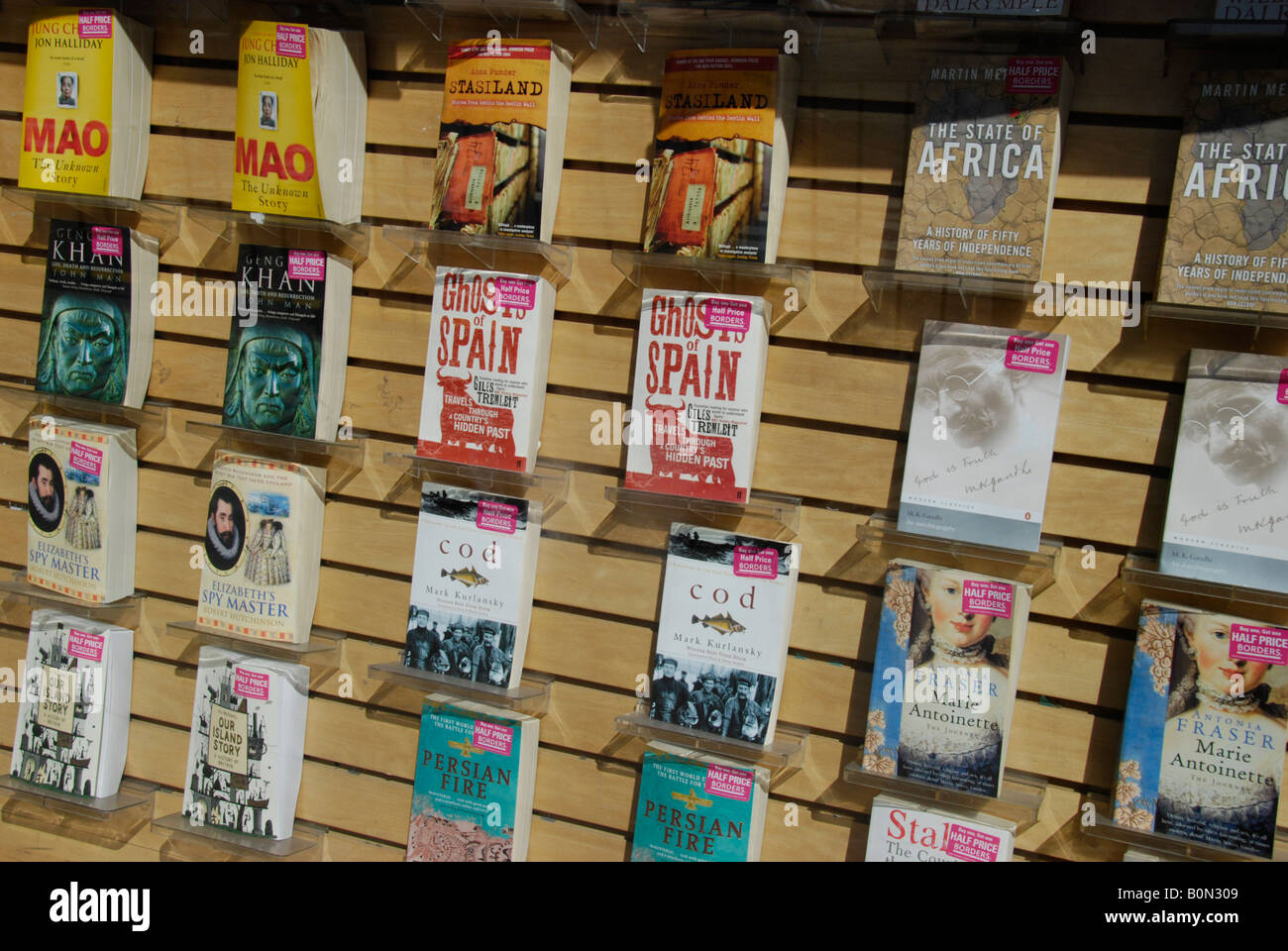 Paperback books displayed in London shop window Stock Photo - Alamy