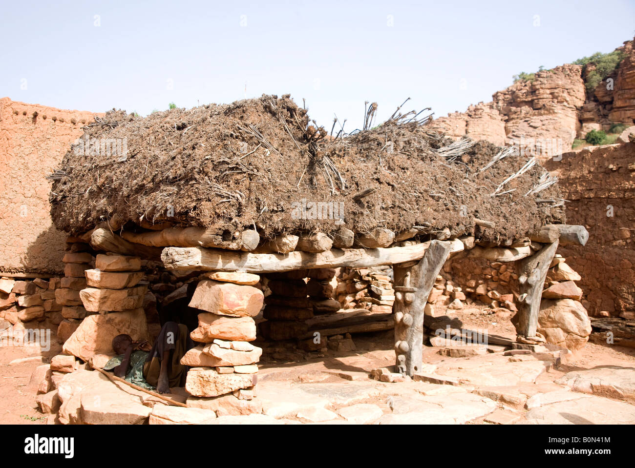 Grain storage huts in a fulani village mali hi-res stock photography ...