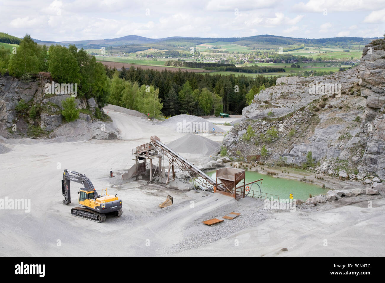 Excavation of Craiglash stone & scottish granite Quarry machines at ...