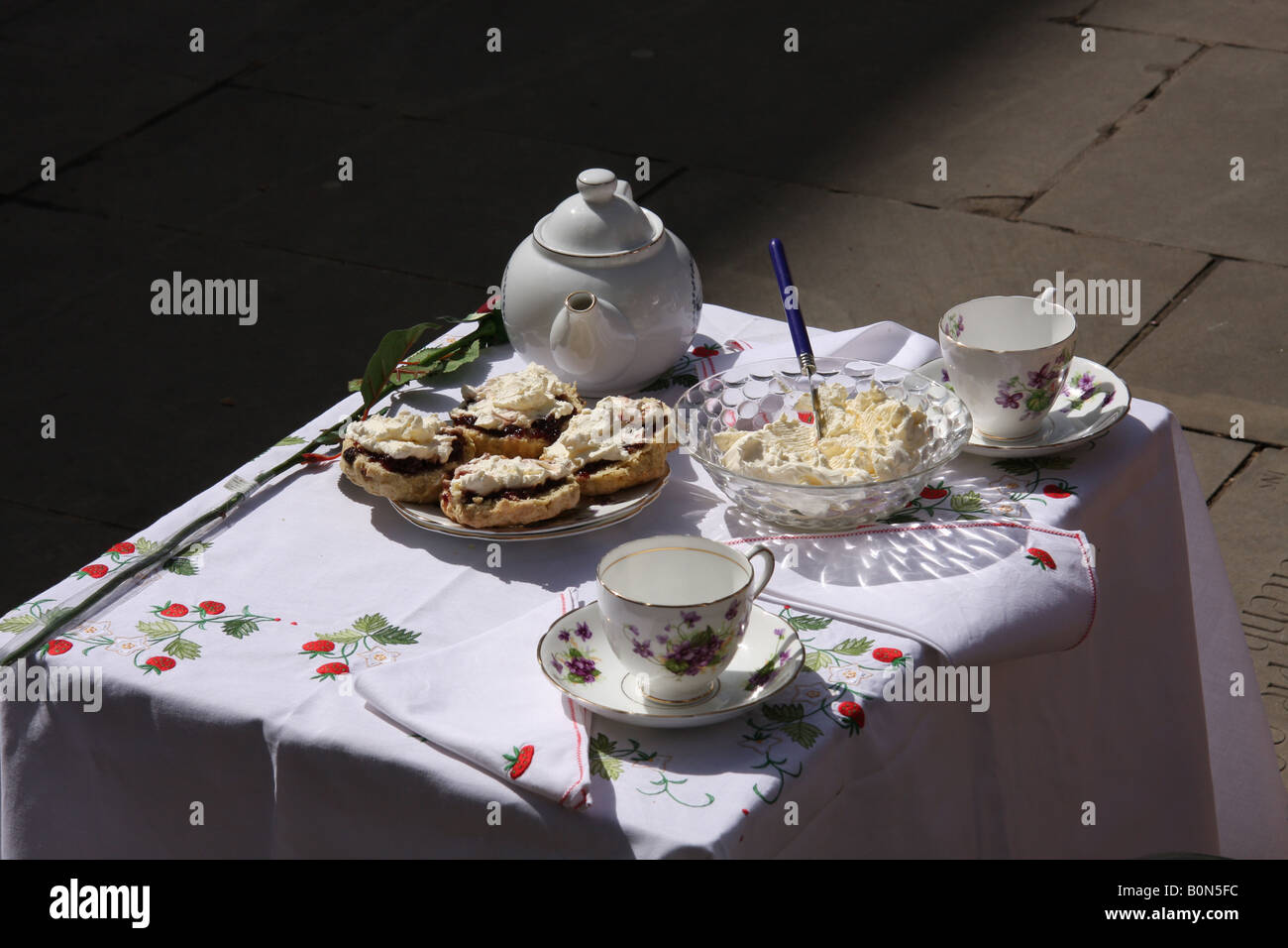 English tea time hi-res stock photography and images - Alamy