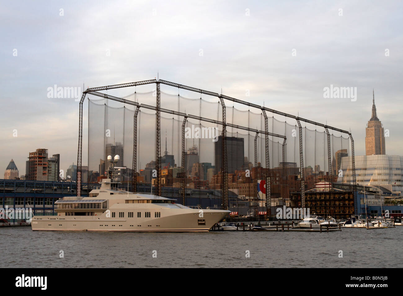 Chelsea piers golf hi-res stock photography and images - Alamy
