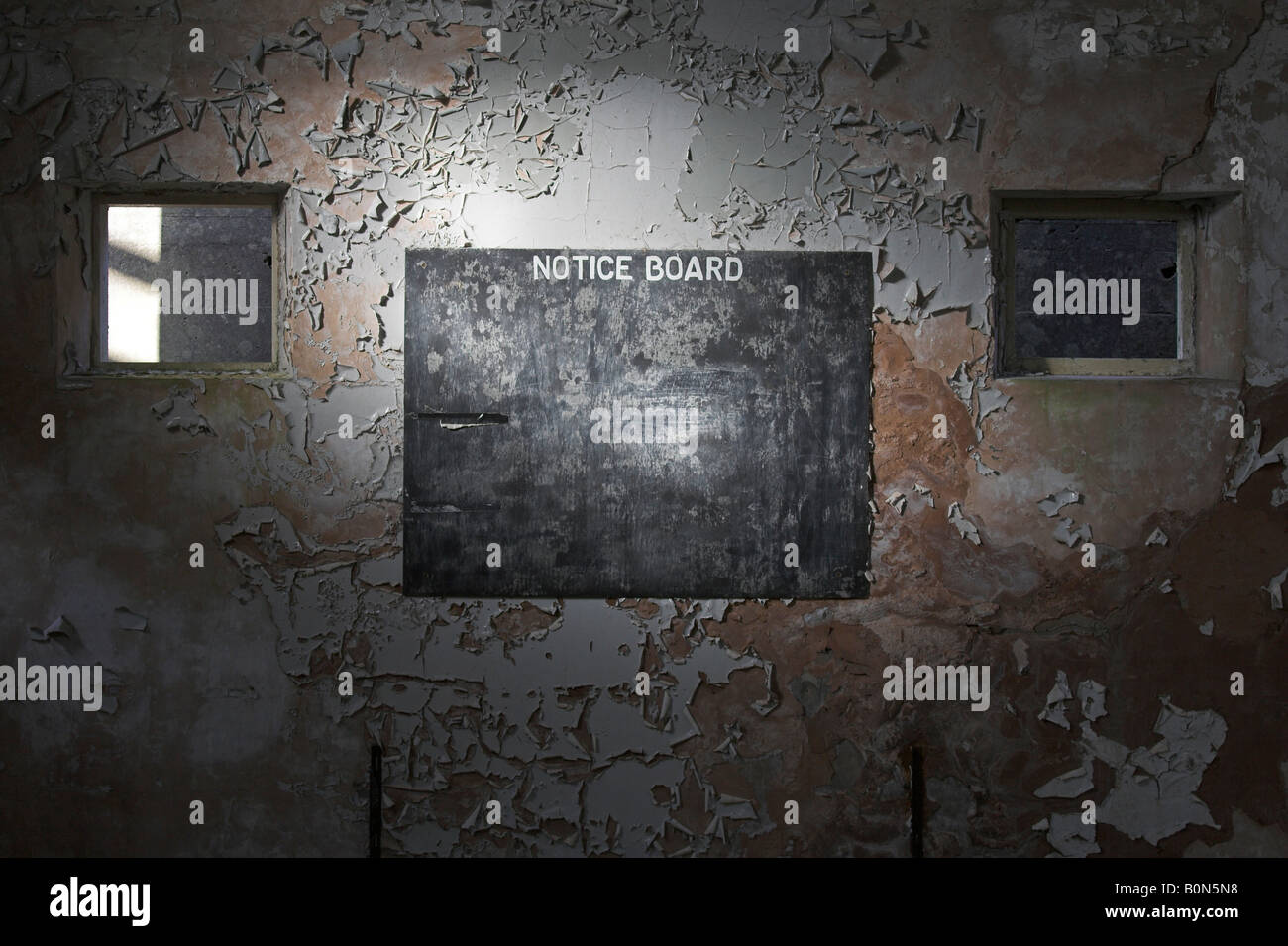 Old notice board hi-res stock photography and images - Alamy