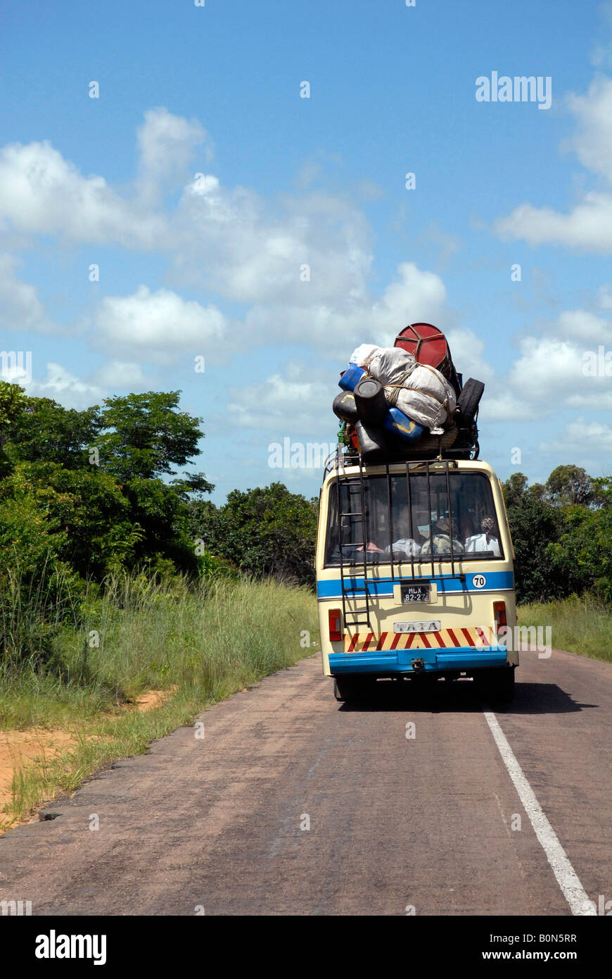 Overloaded bus hi-res stock photography and images - Alamy