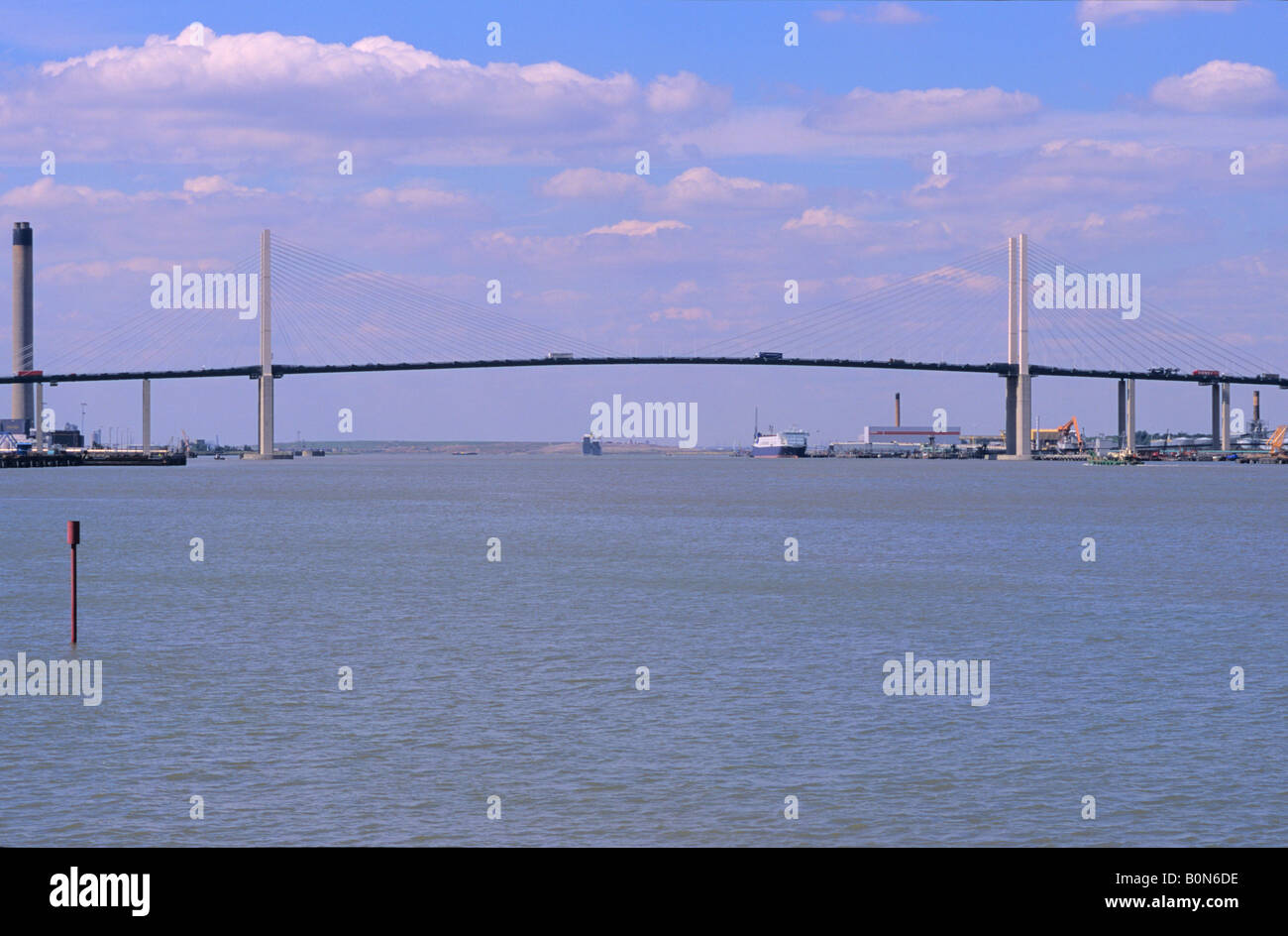 Queen elizabeth 2 bridge hi-res stock photography and images - Alamy