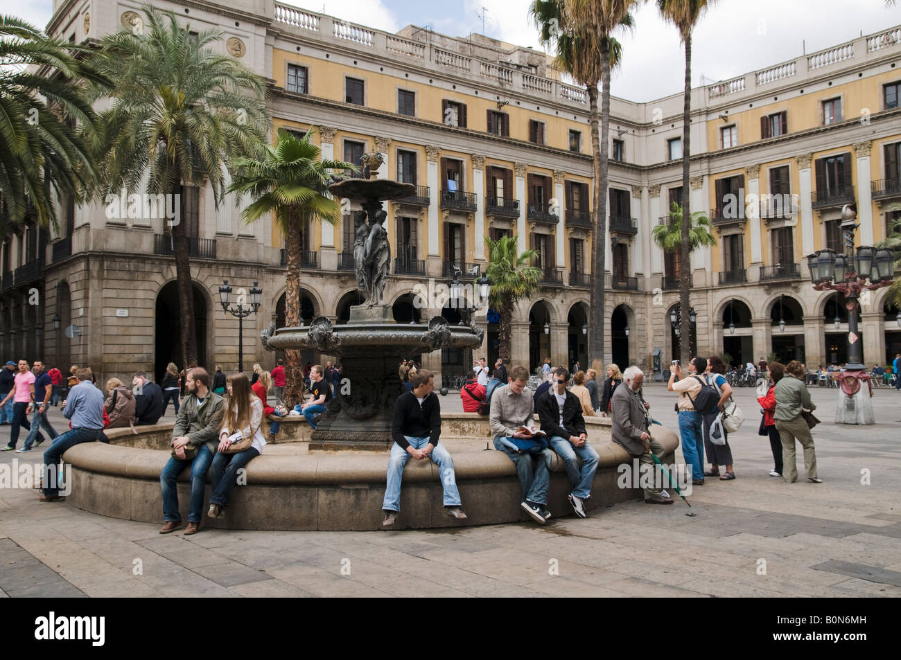 Real plaza barcelona hi-res stock photography and images - Alamy