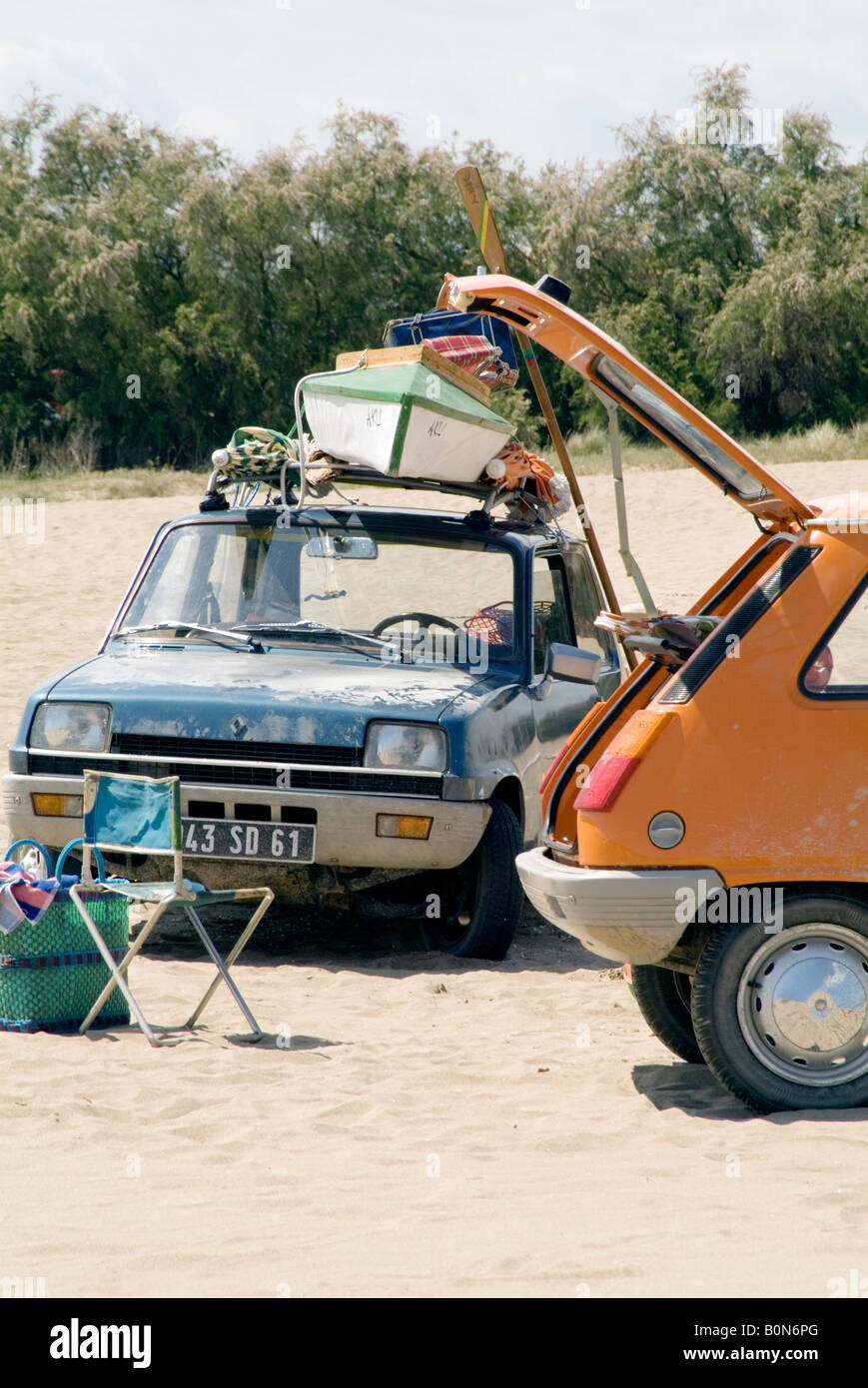 renault 5 old hatchback picnic tailgate beach party seaside Stock Photo ...