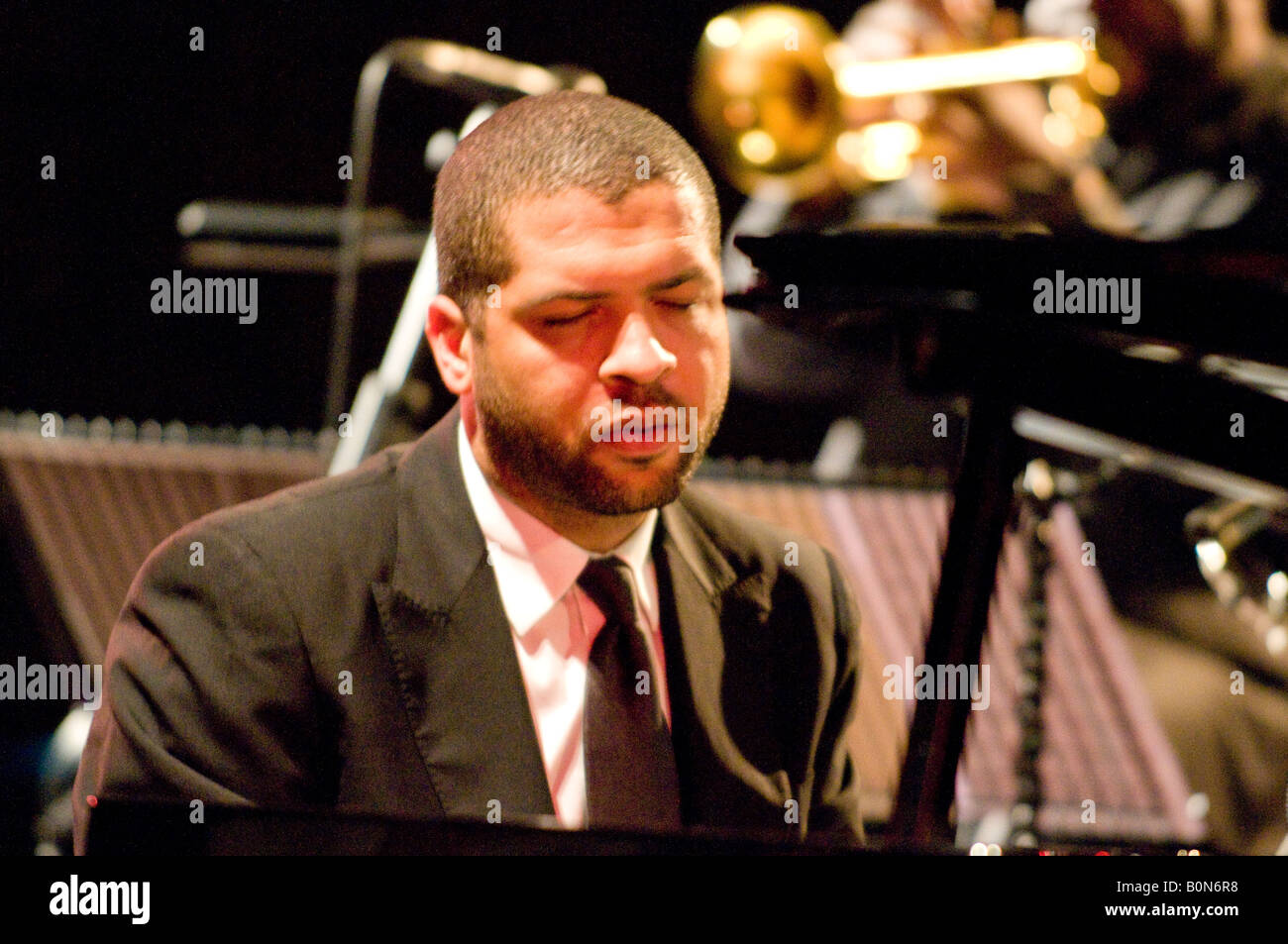 Cutting edge music hi-res stock photography and images - Alamy