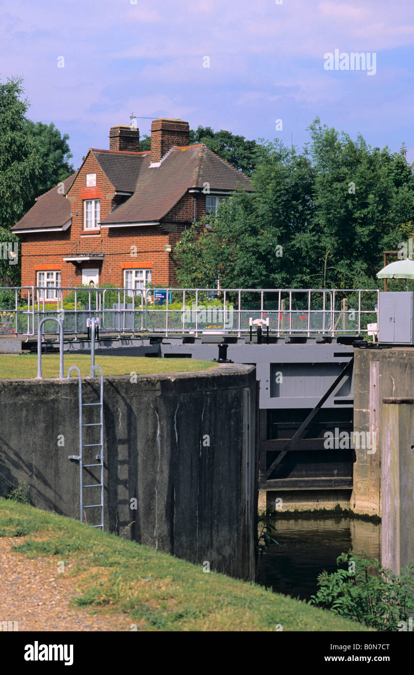 Old Windsor Lock River Thames Berkshire England UK Stock Photo - Alamy
