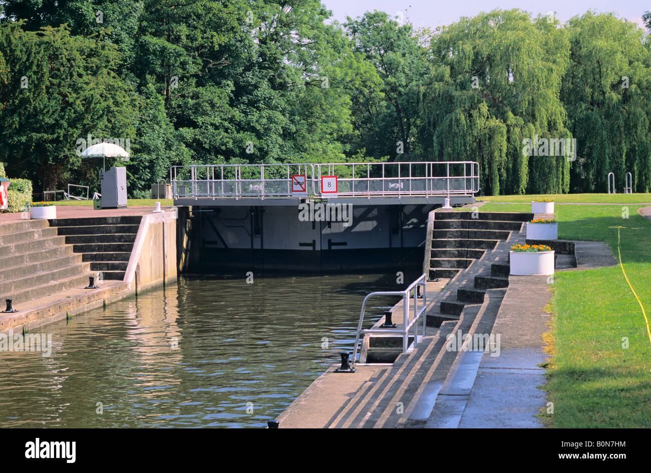 Old Windsor Lock River Thames Berkshire England UK Stock Photo - Alamy