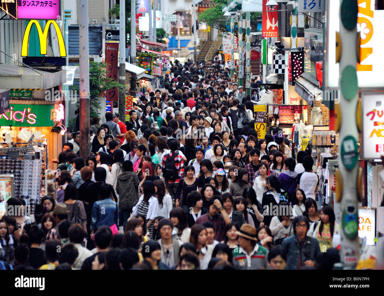 Tokyo street crowd hi-res stock photography and images - Alamy