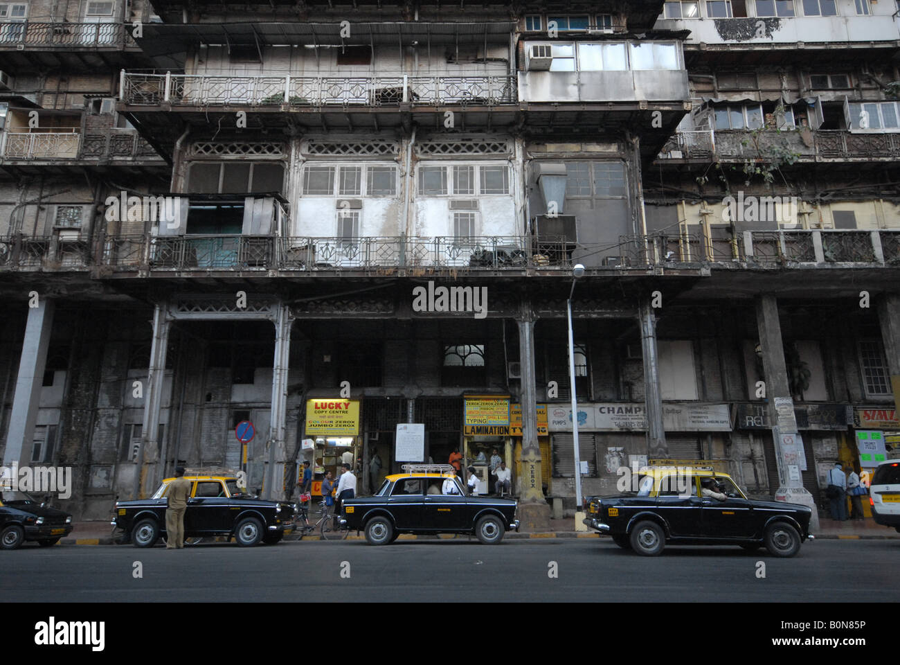 Run down buildings india hi-res stock photography and images - Alamy