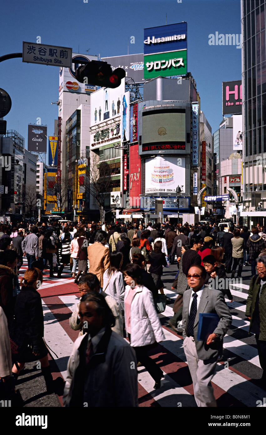 Japan central Tokyo Shibuya Hachiko city scramble crossing busy street ...