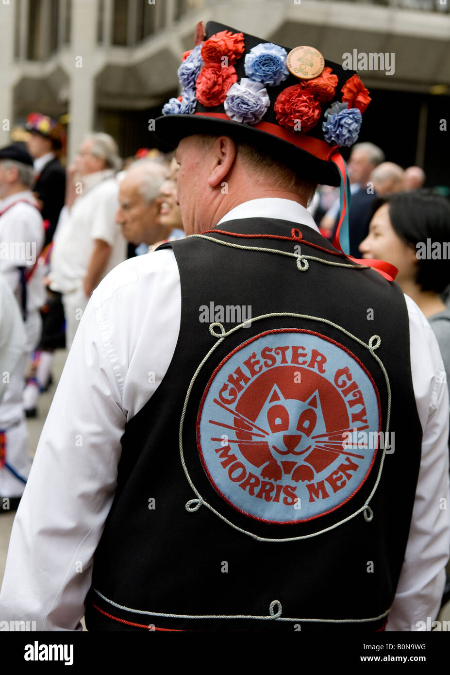Morris dancer hat flowers hi-res stock photography and images - Alamy