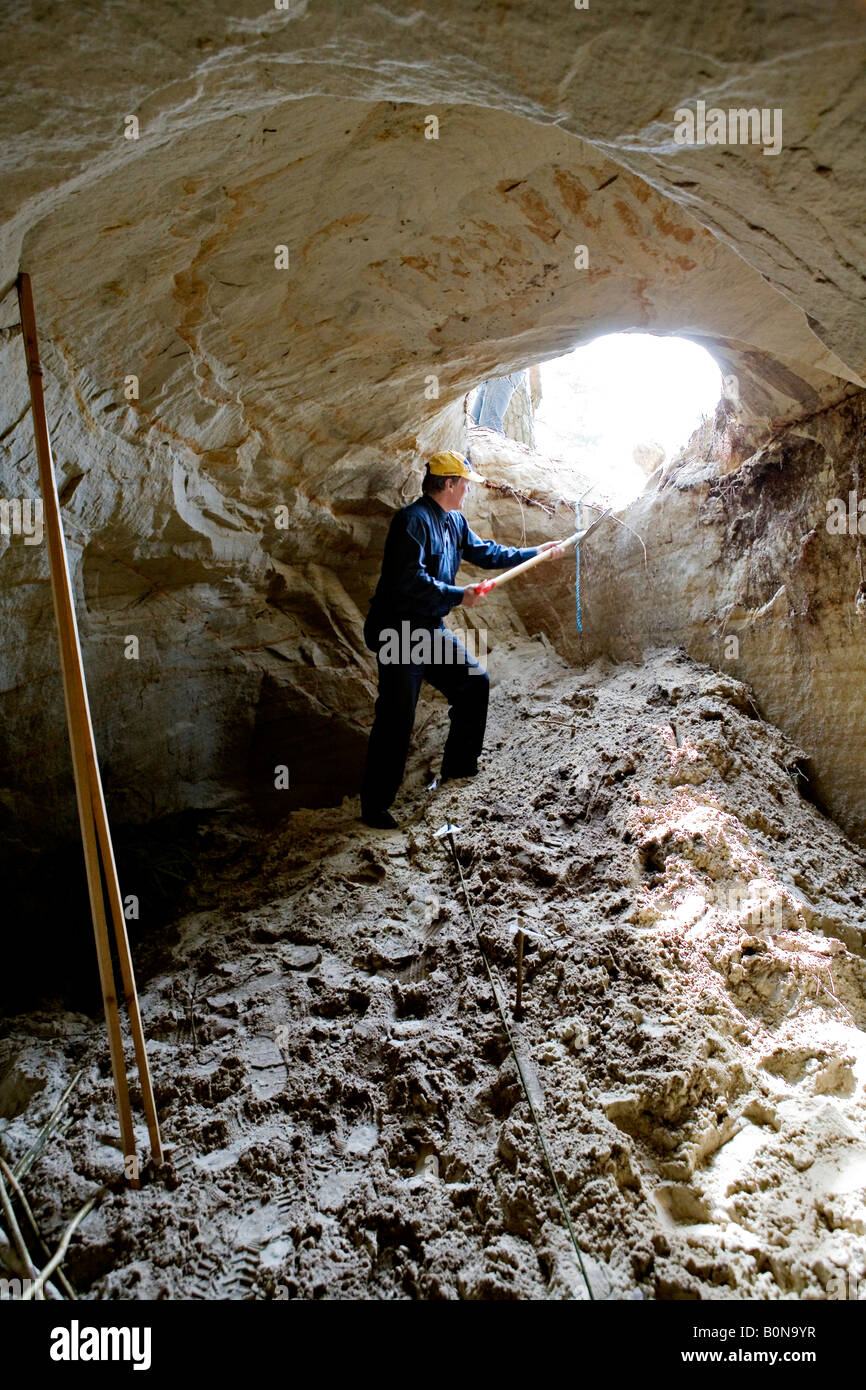 Cave digging hi-res stock photography and images - Alamy
