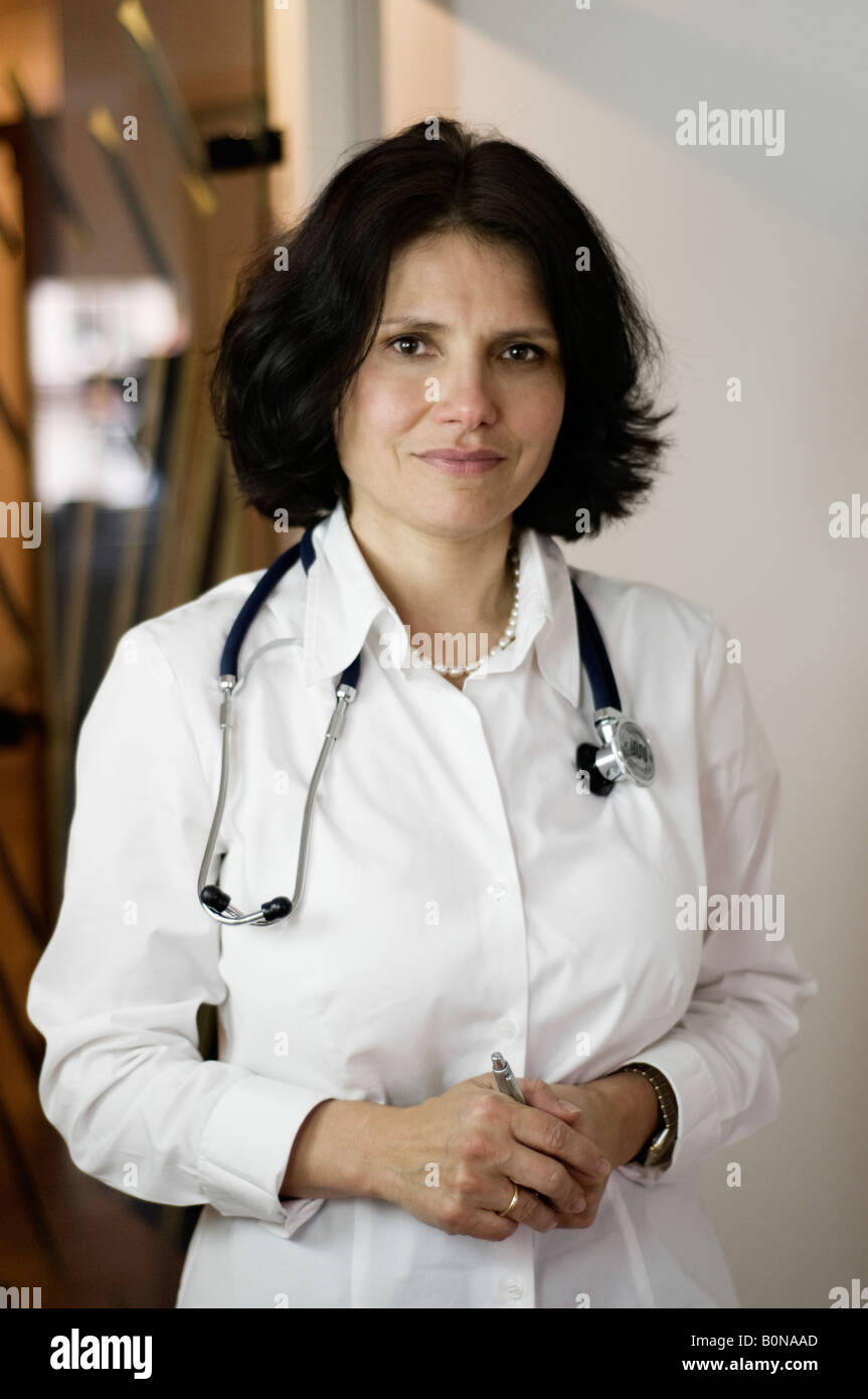 Gp nhs female hi-res stock photography and images - Alamy