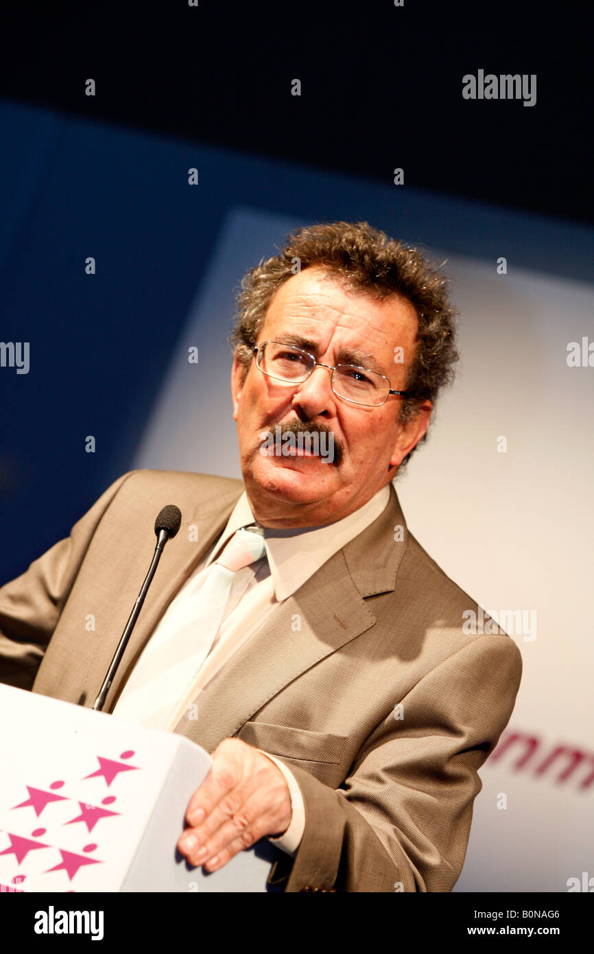 Doctor robert winston hi-res stock photography and images - Alamy
