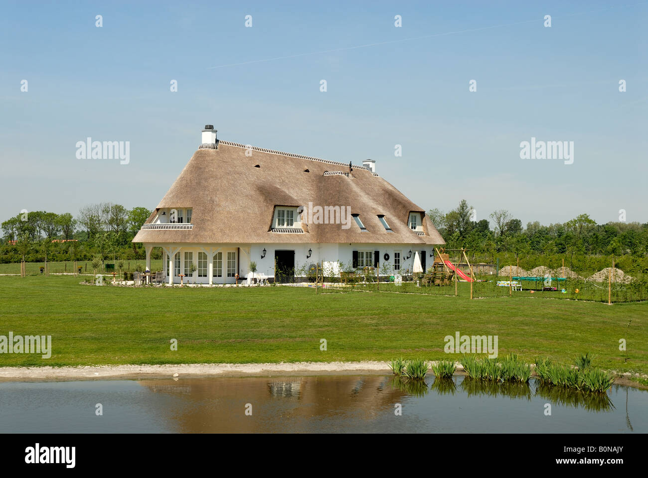 Traditional thatched dwelling house hi-res stock photography and images ...