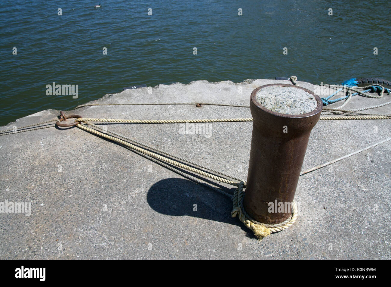 A boat mooring post on a quayside Stock Photo - Alamy