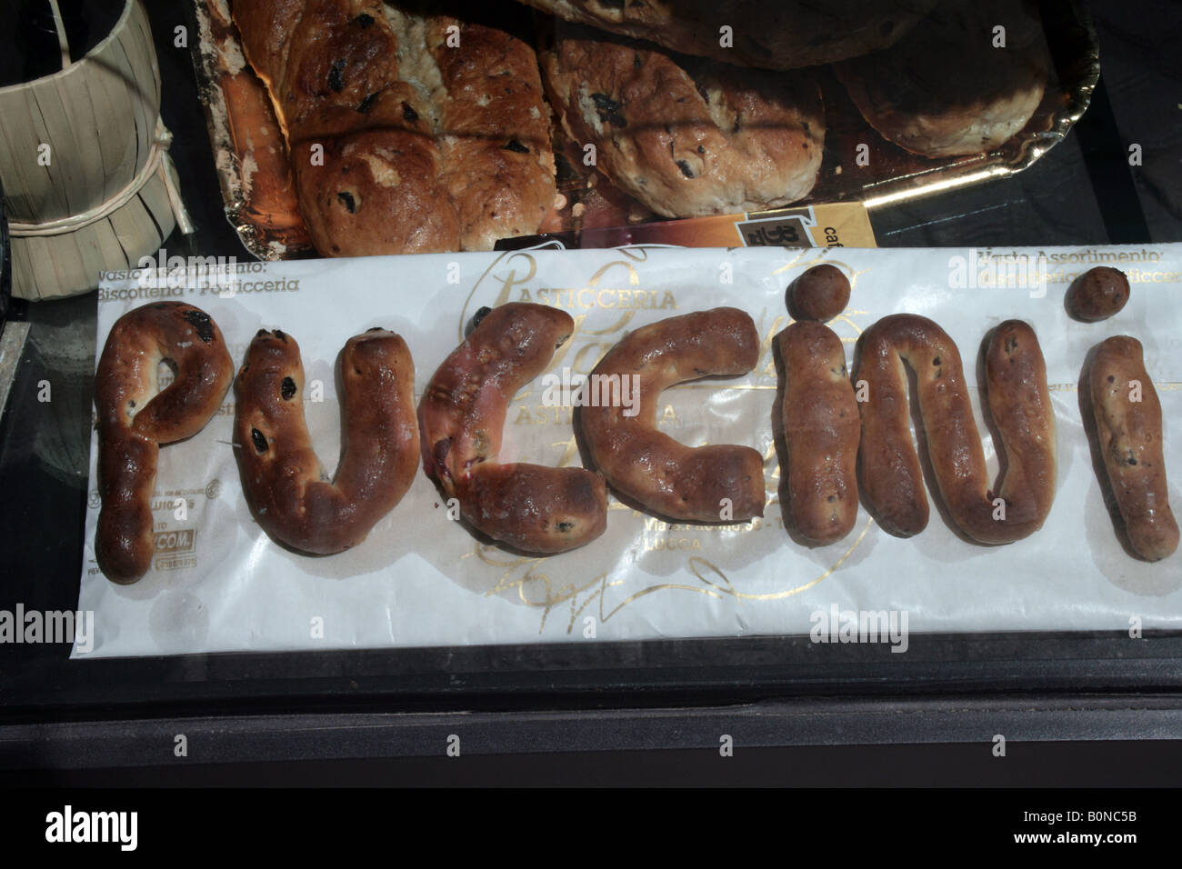 Window bread display hi-res stock photography and images - Alamy
