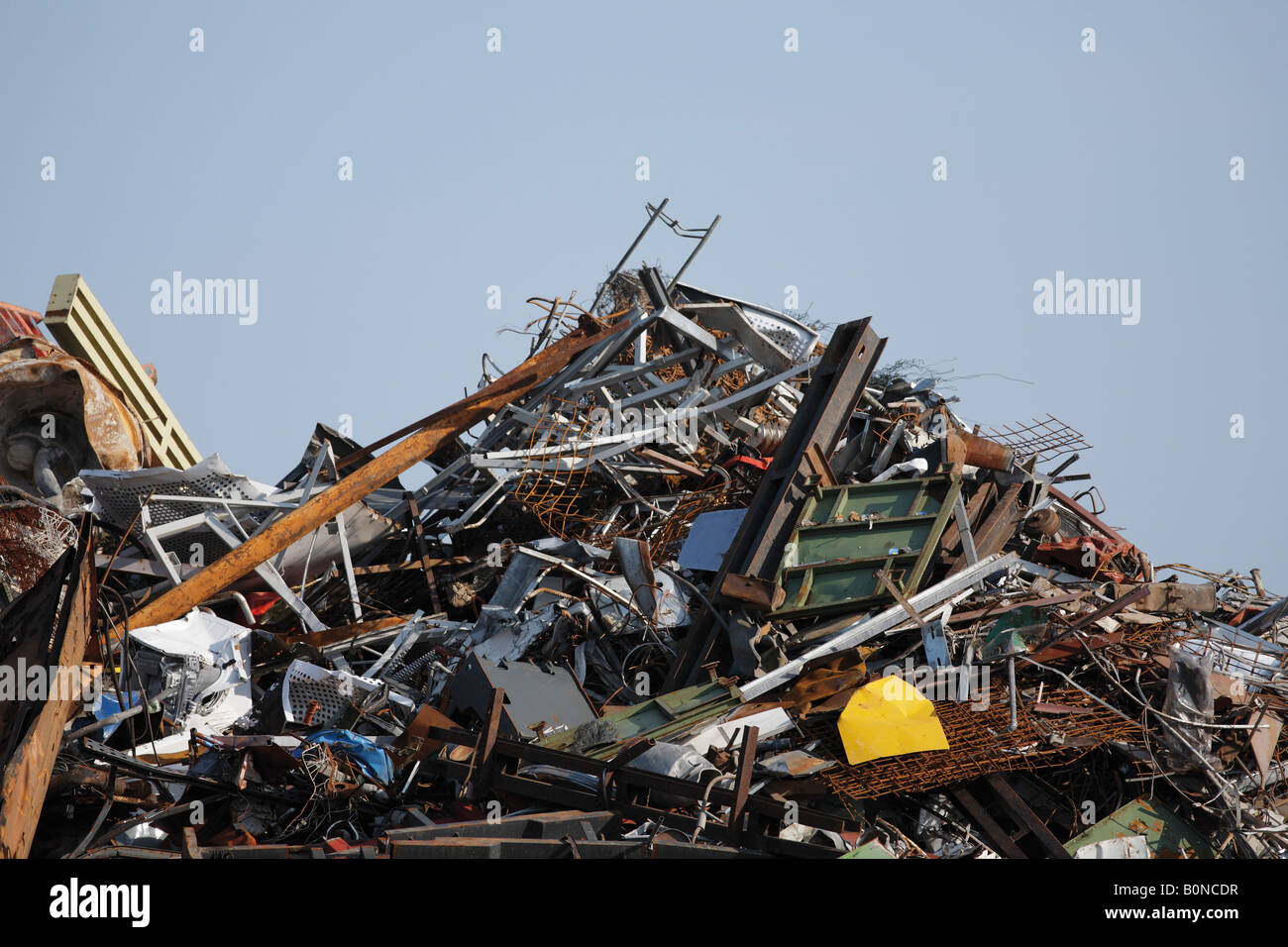 Aluminium in scrap metal recycling hi-res stock photography and images ...