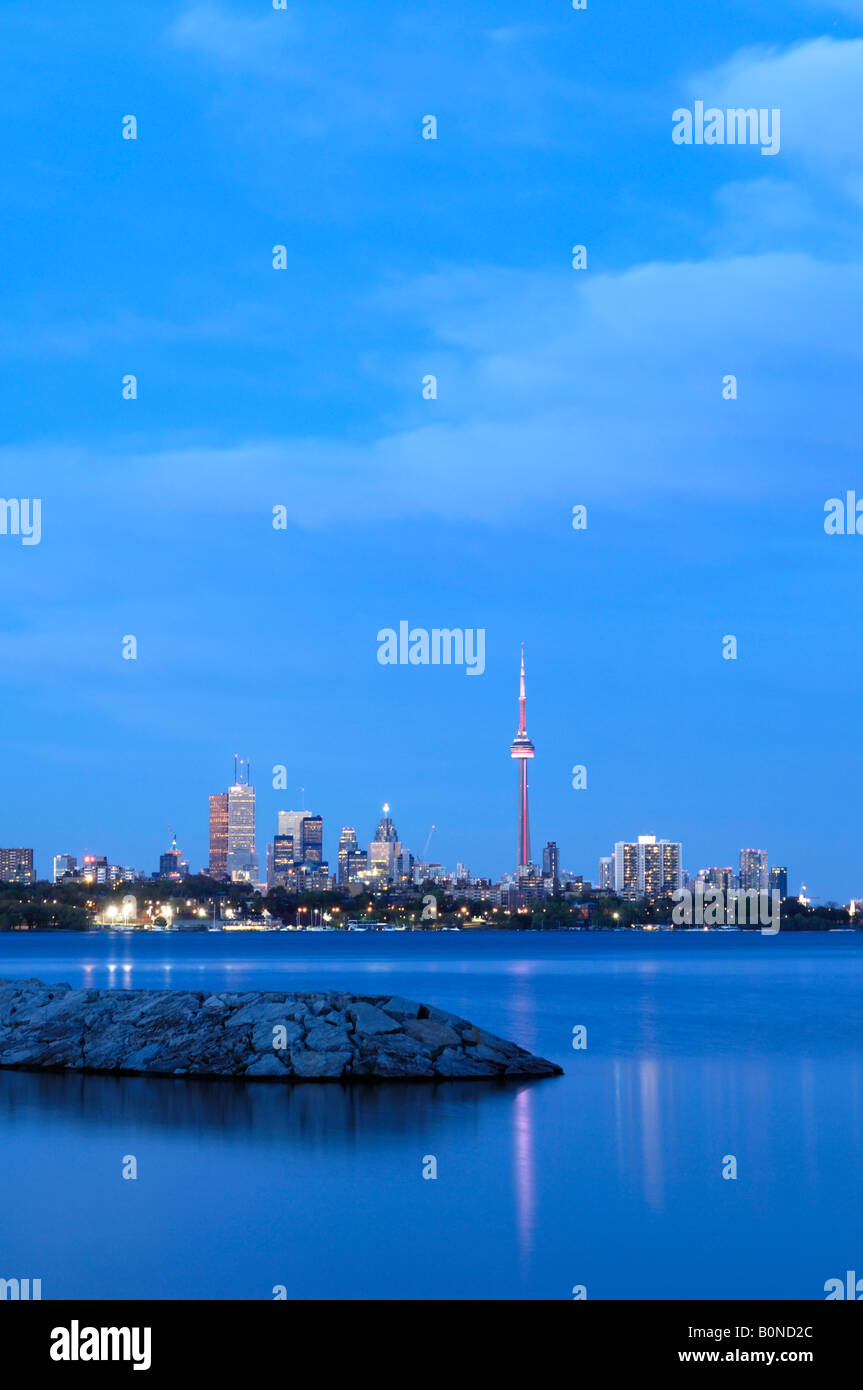 Beautiful city of Toronto at night Stock Photo - Alamy