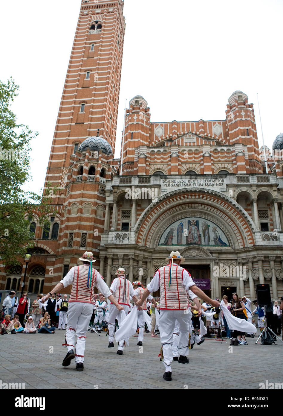 Traditional morris dancers hi-res stock photography and images - Alamy