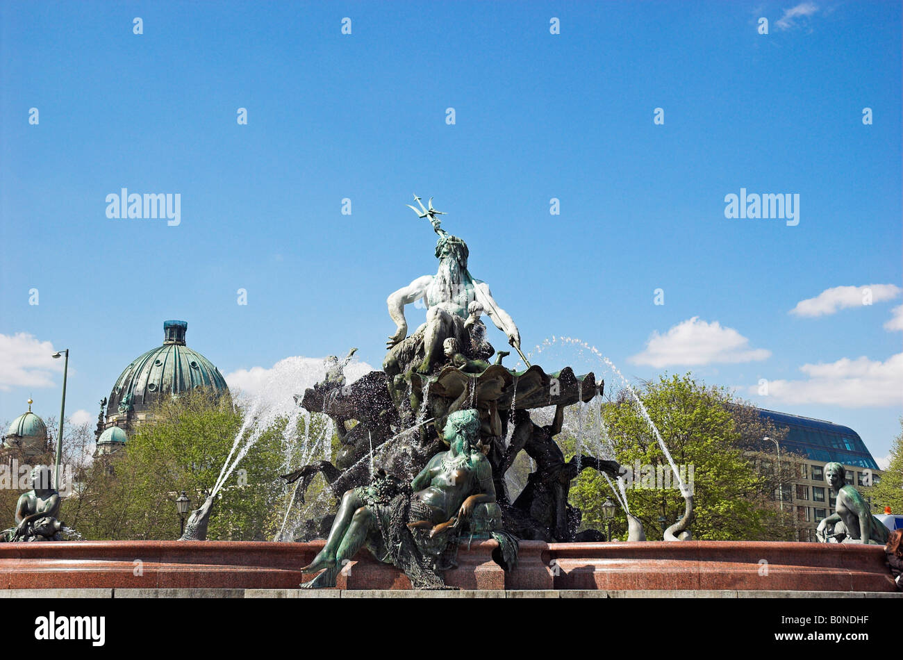 Berlin fountains hi-res stock photography and images - Alamy