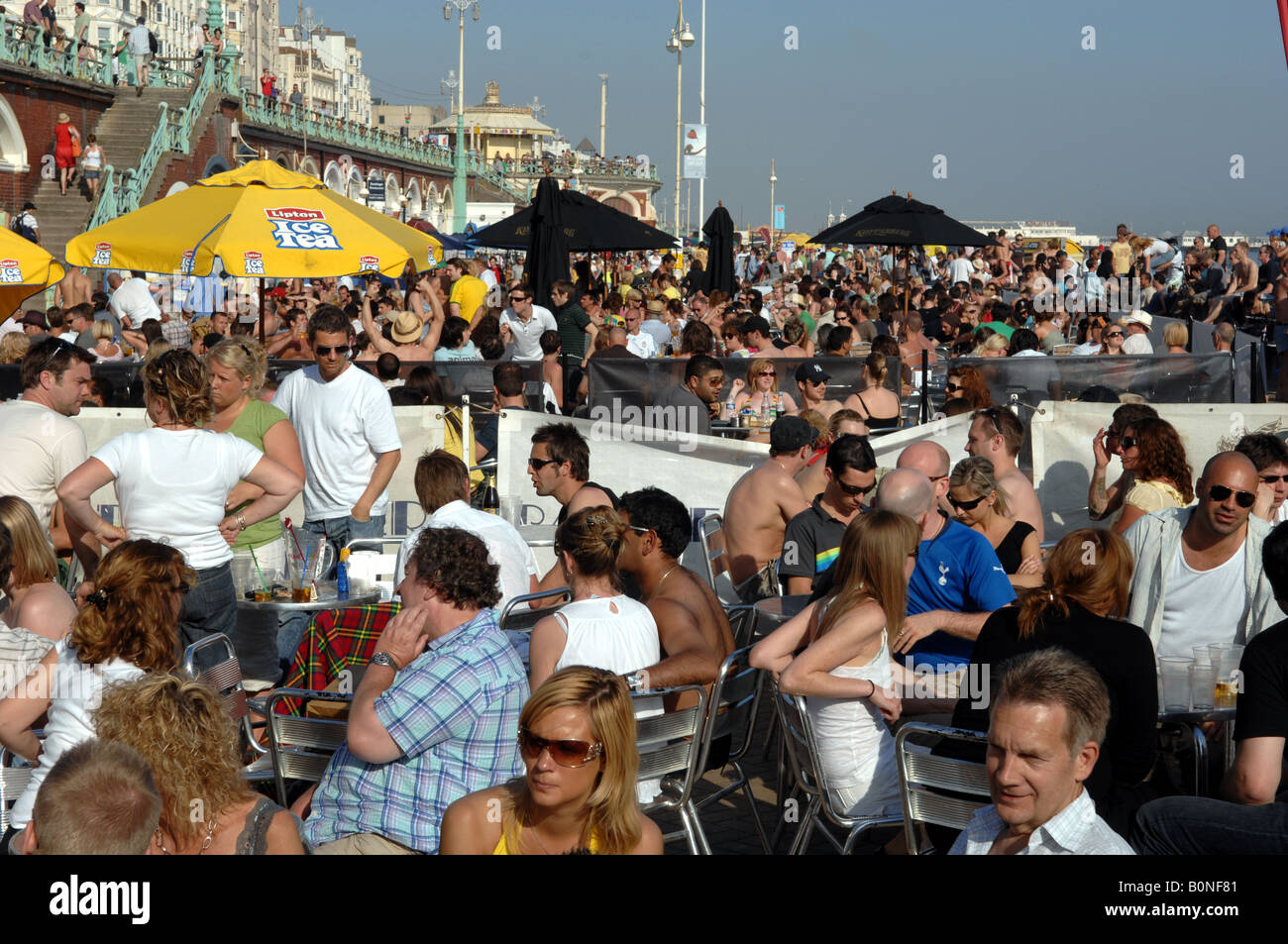 Brighton seafront bars hi-res stock photography and images - Alamy