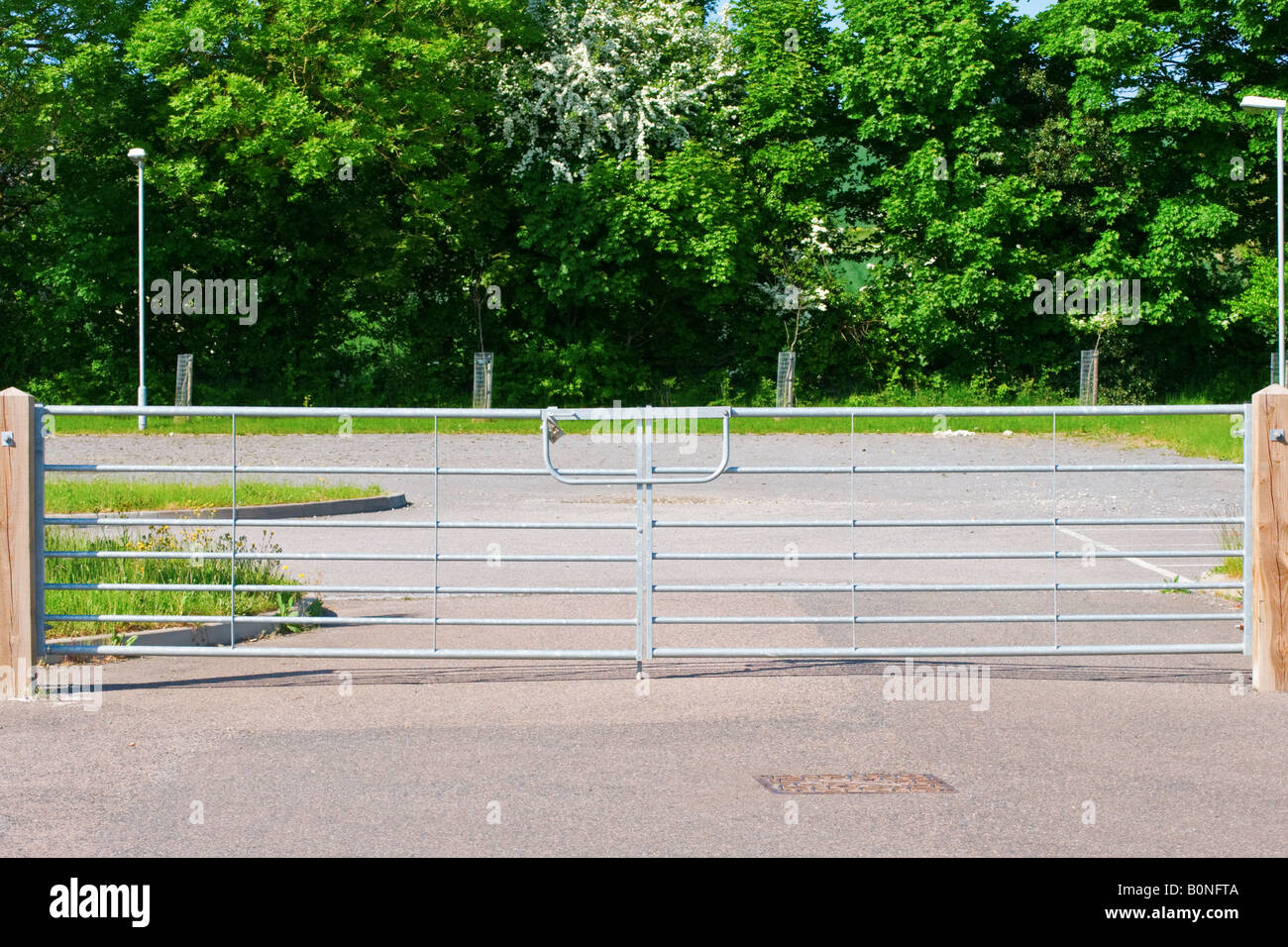 Double farm gate hi-res stock photography and images - Alamy