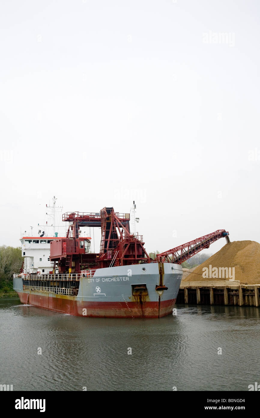 Aggregate dredger hi-res stock photography and images - Alamy