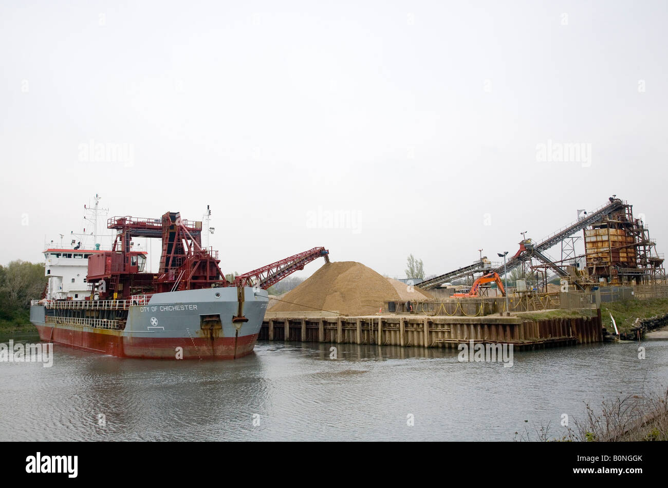 The hopper dredger City of Chichester unloads gravel at the site of ...