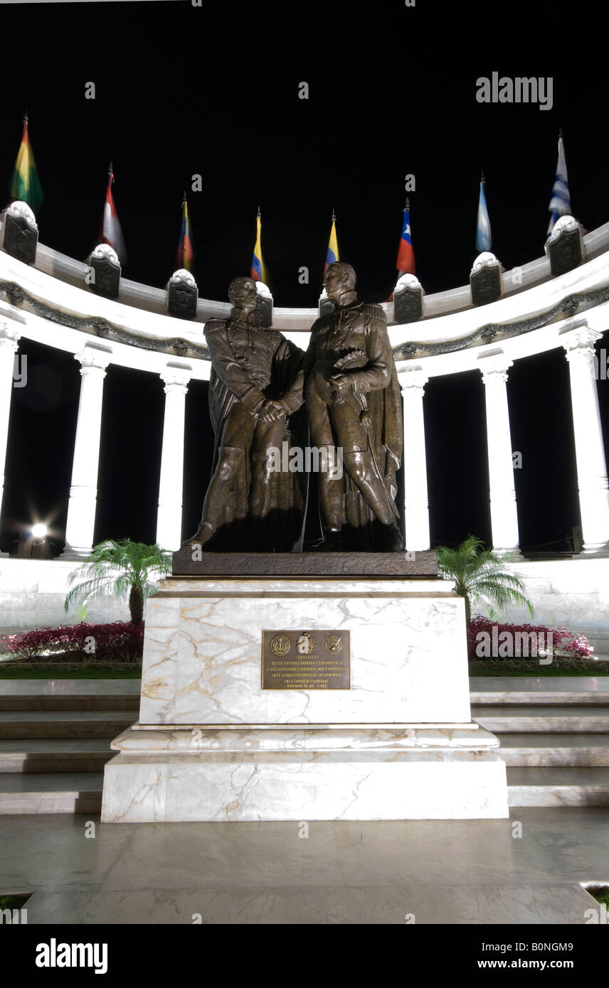 la rotunda statue monument on malecon 2000 guayaquil ecuador night time ...