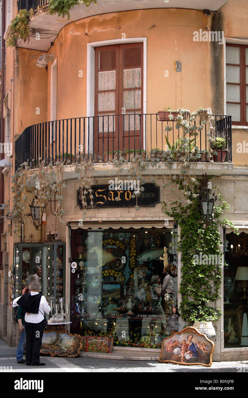 Antique shop taormina hi-res stock photography and images - Alamy