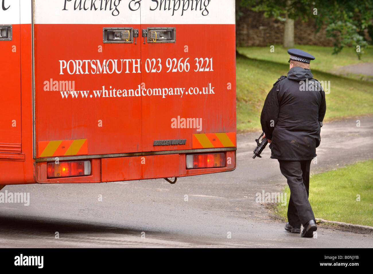 ARMED POLICE CHECK VISITORS TO HIGHGROVE THE GLOUCESTERSHIRE HOME OF ...