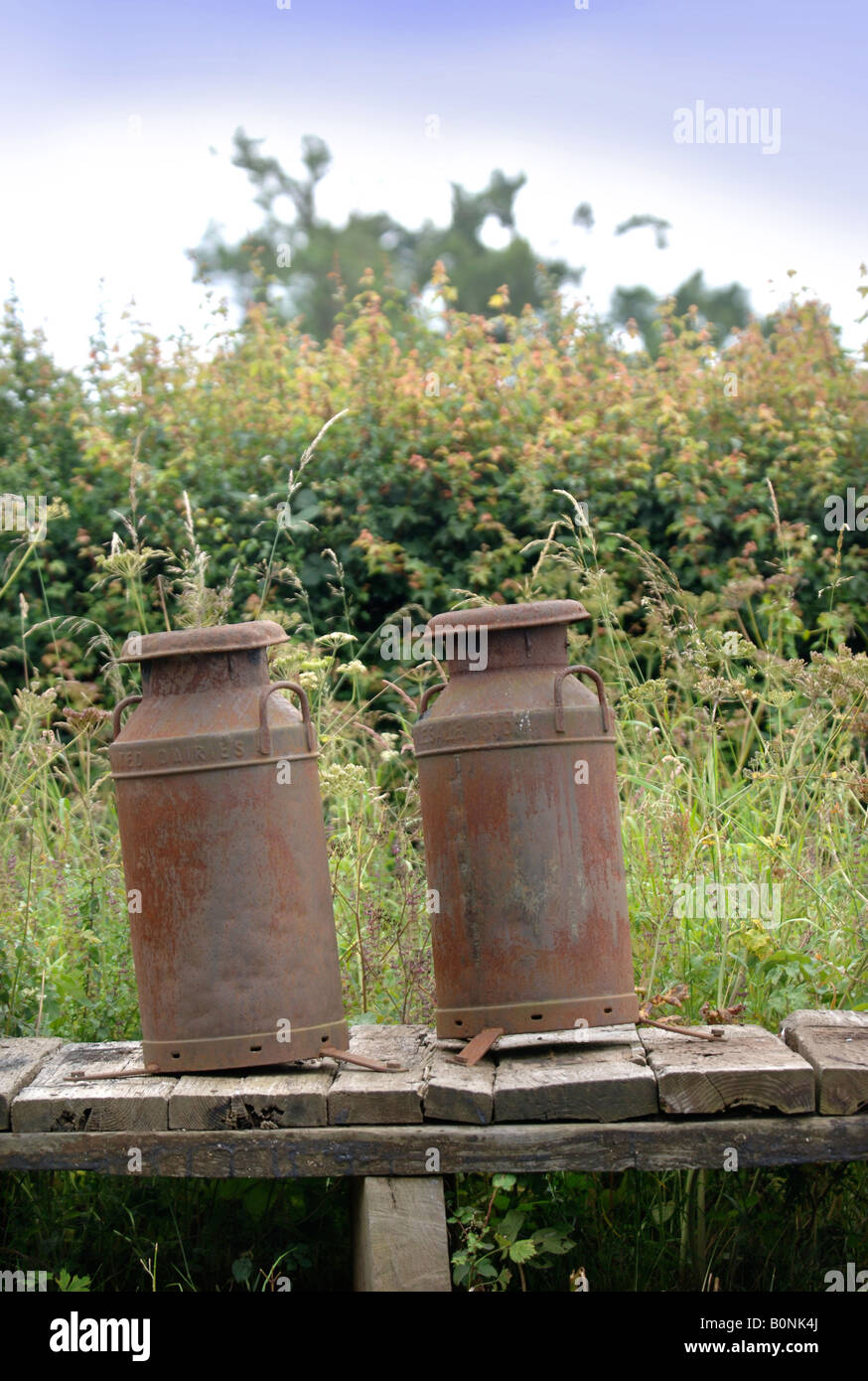 Old fashioned milk churns hi-res stock photography and images - Alamy