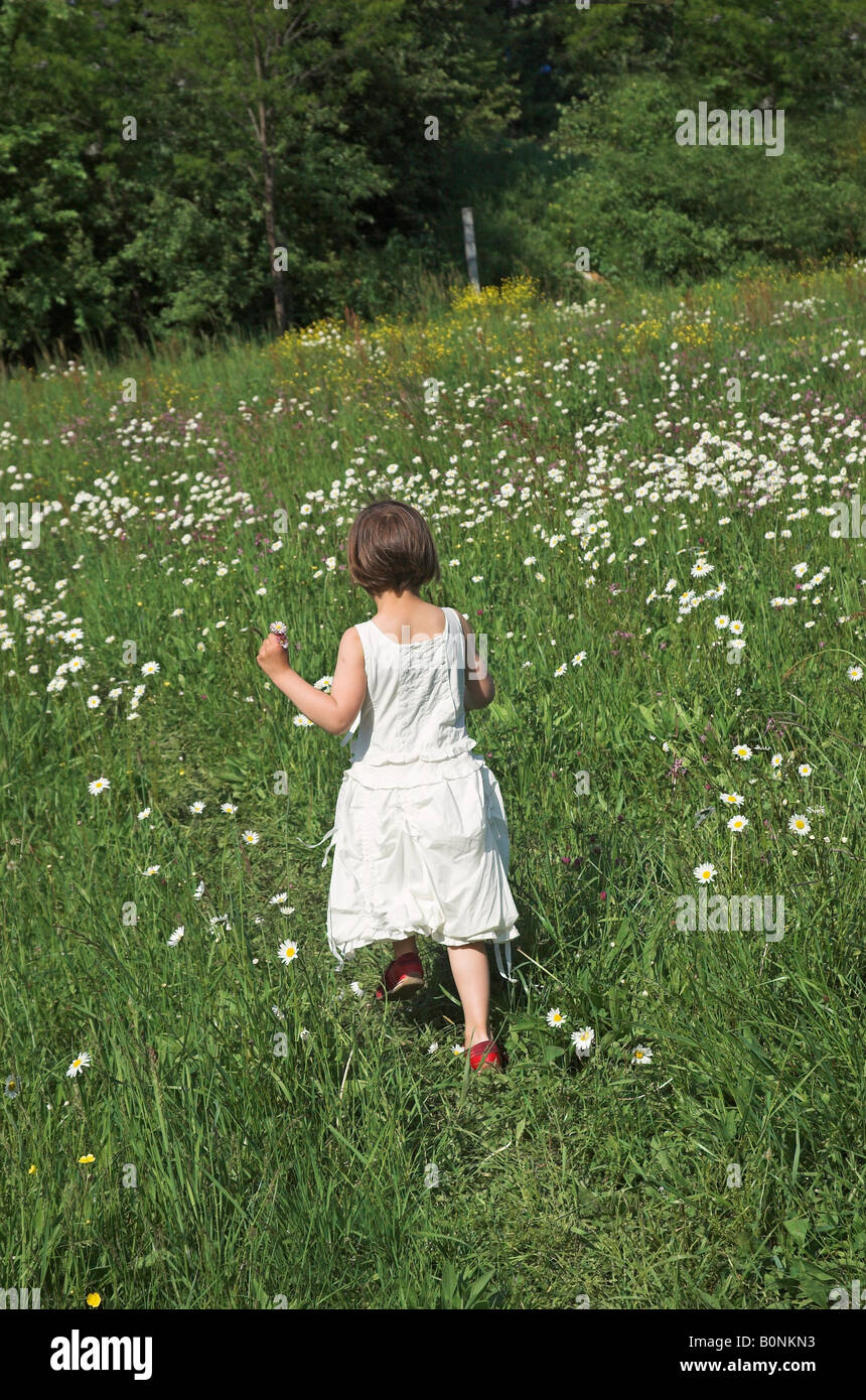 Little girl 2 4 running across field rear view Stock Photo - Alamy