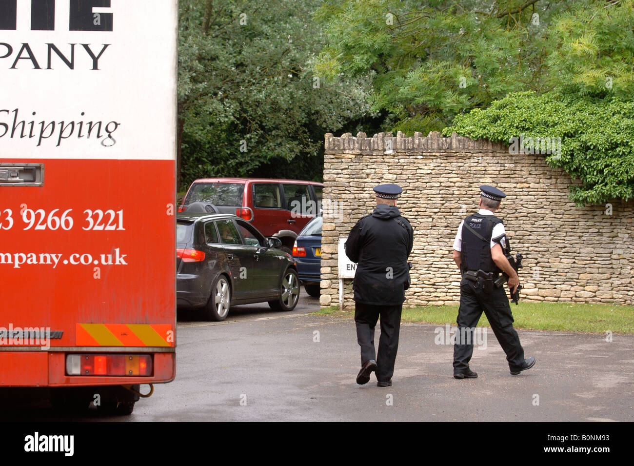ARMED POLICE CHECK VISITORS TO HIGHGROVE THE GLOUCESTERSHIRE HOME OF ...