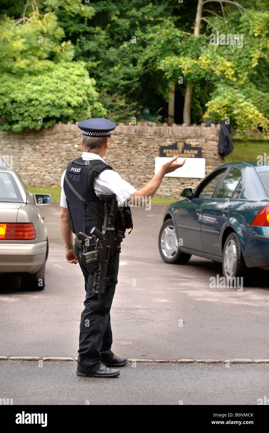 ARMED POLICE CHECK VISITORS TO HIGHGROVE THE GLOUCESTERSHIRE HOME OF ...