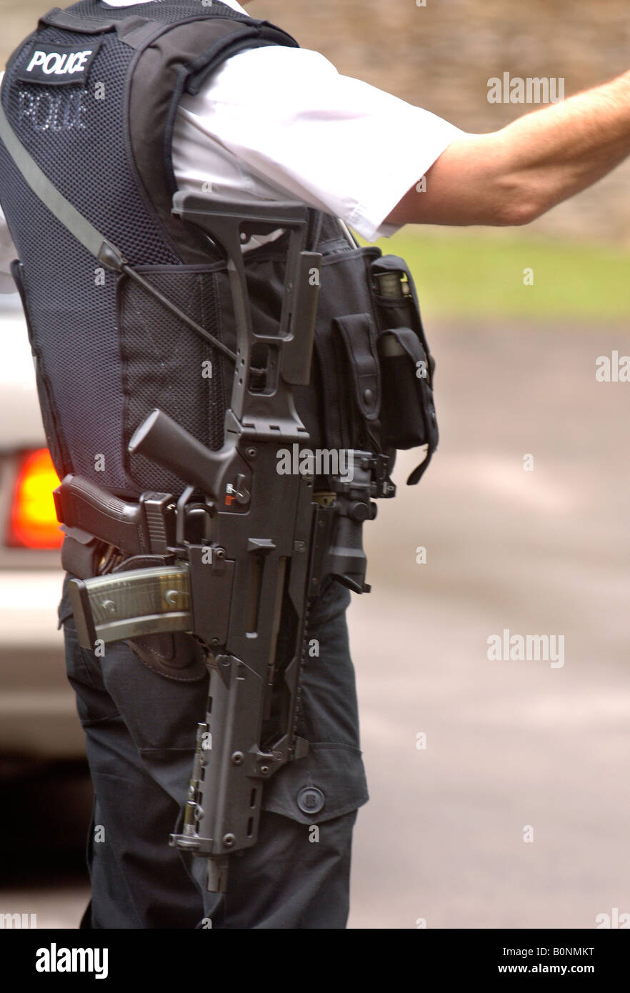 ARMED POLICE CHECK VISITORS TO HIGHGROVE THE GLOUCESTERSHIRE HOME OF ...