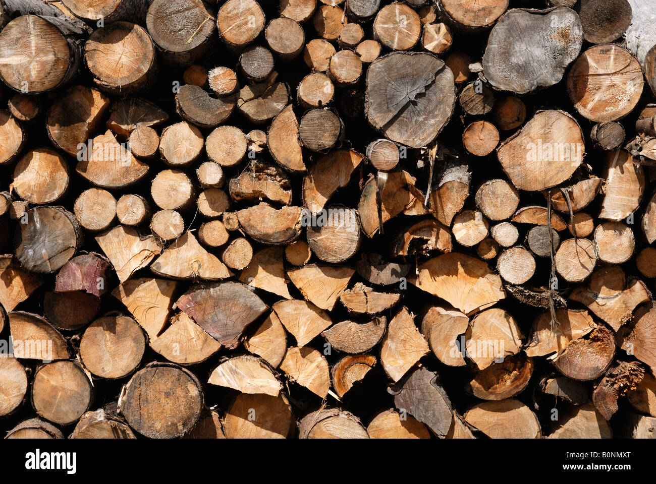 Stack of firewood Stock Photo - Alamy
