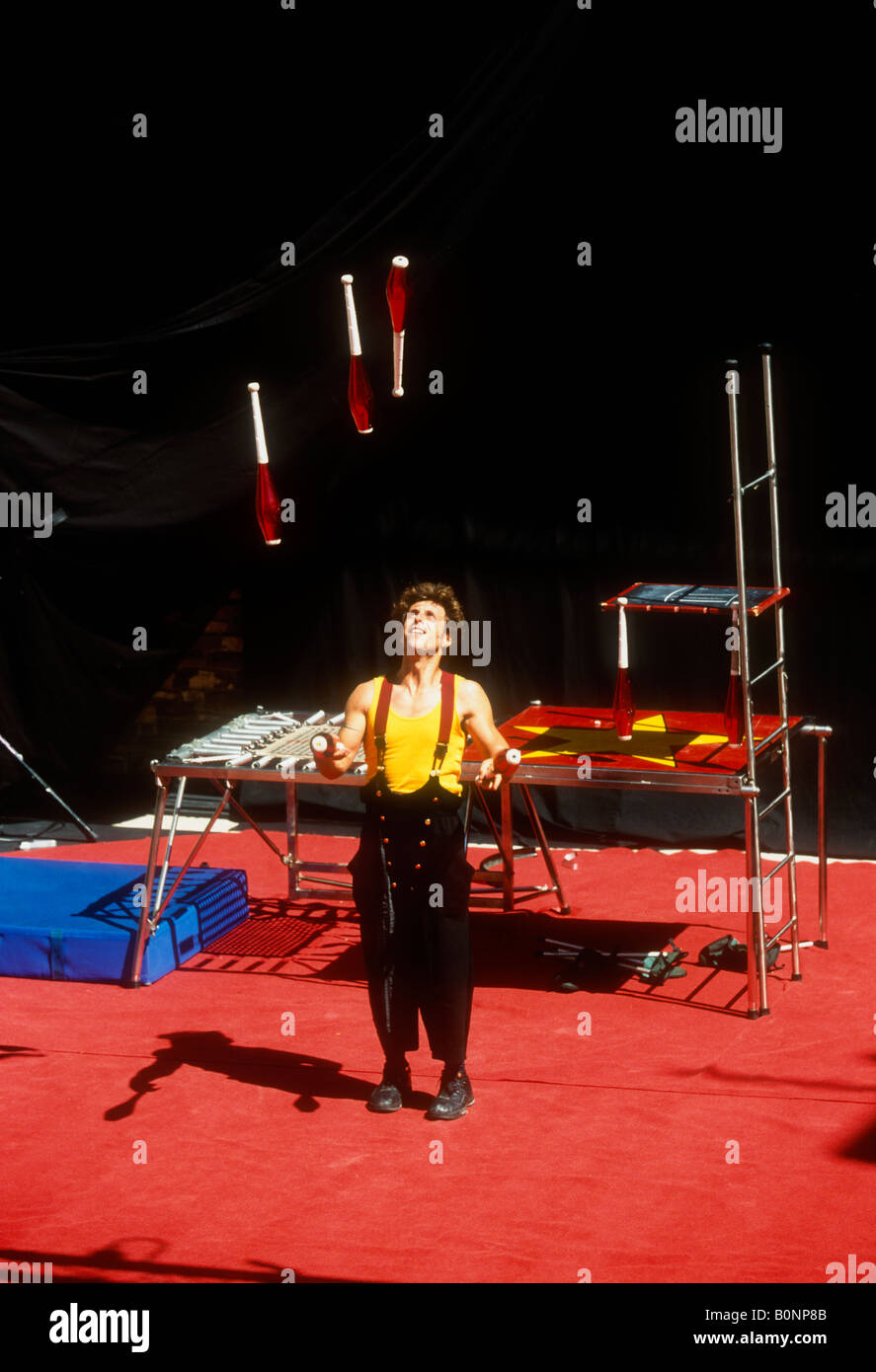 Stage juggler hi-res stock photography and images - Alamy