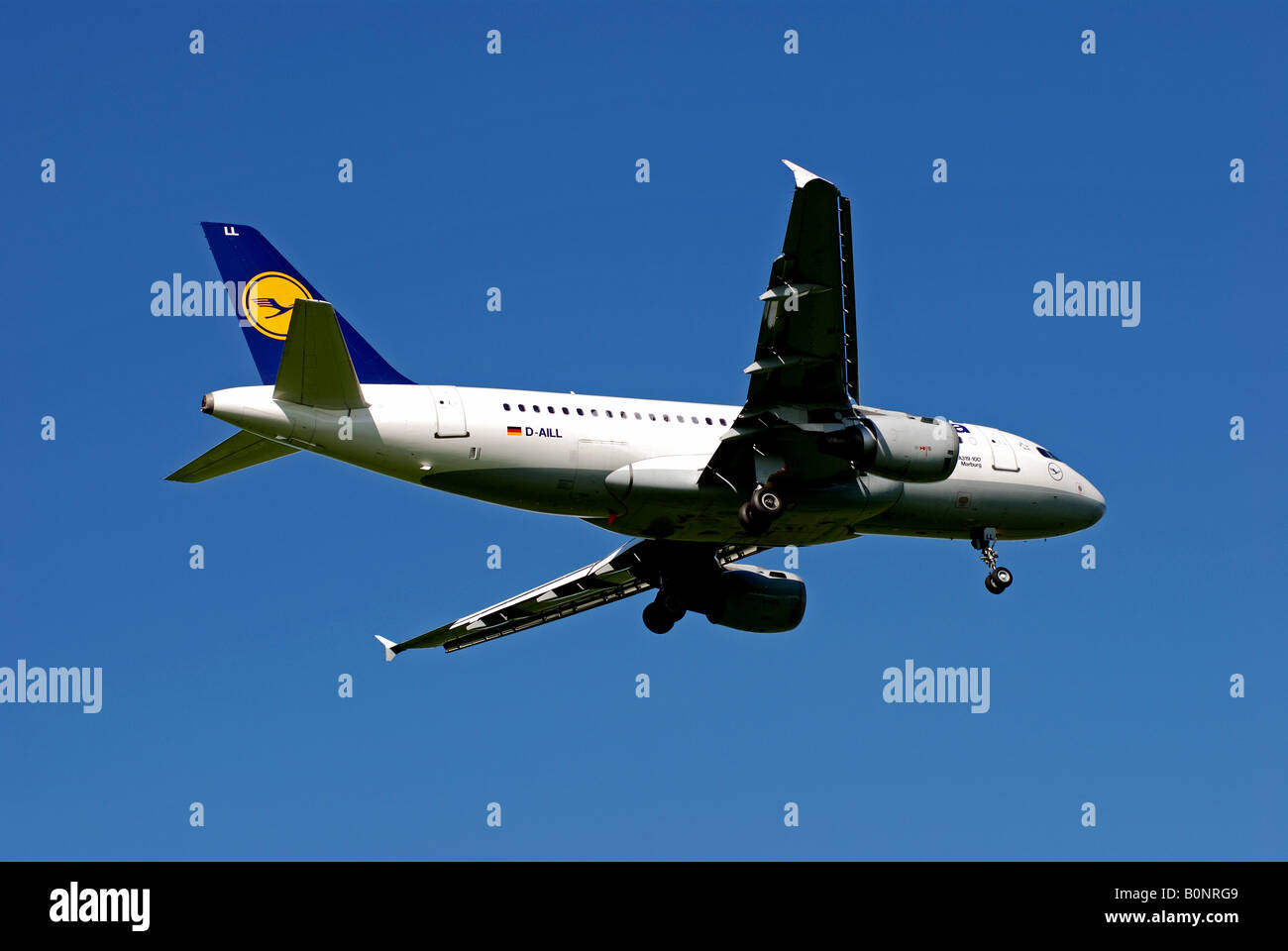 Airbus a319 birmingham airport plane hi-res stock photography and ...