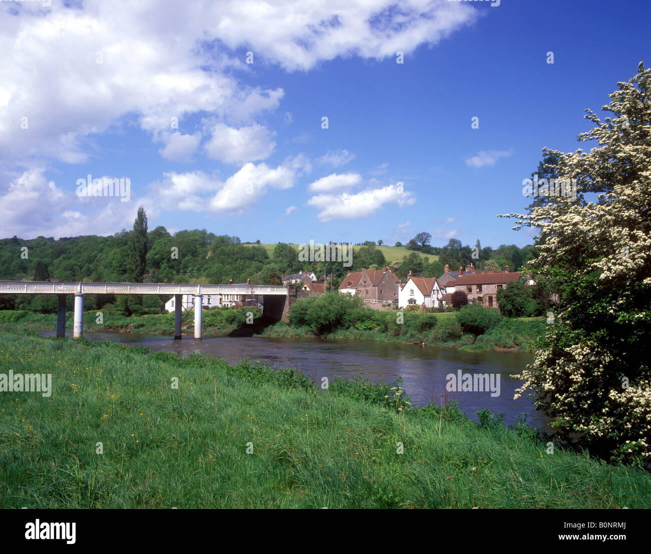 View across the River Wye towards the village of Brockweir Stock Photo ...