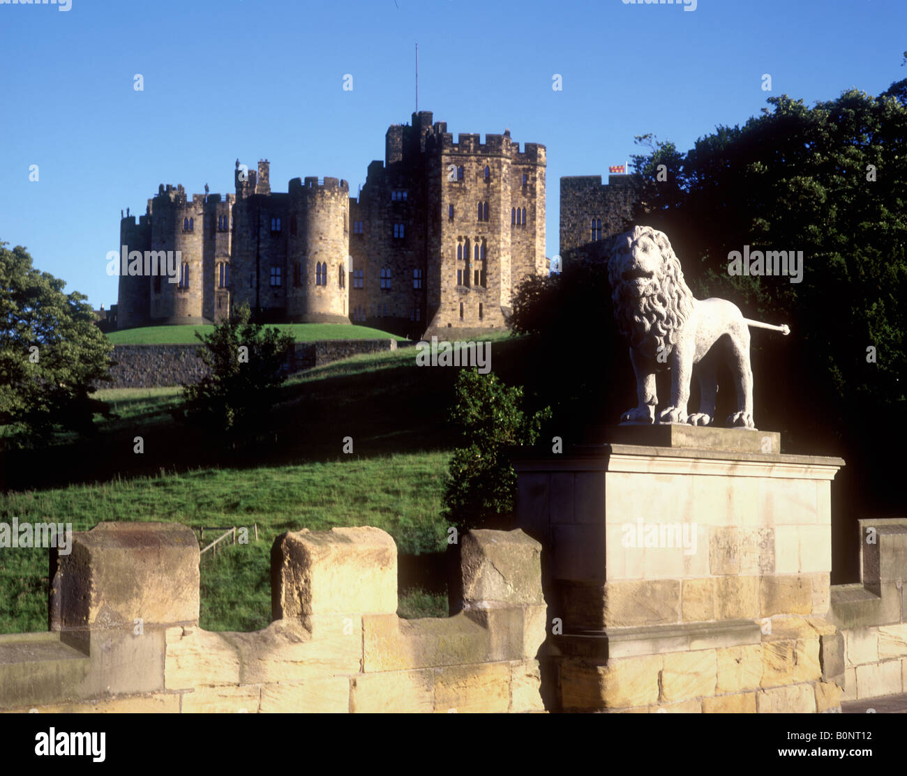 Medieval Alnwick Castle from the Lion Bridge Stock Photo - Alamy