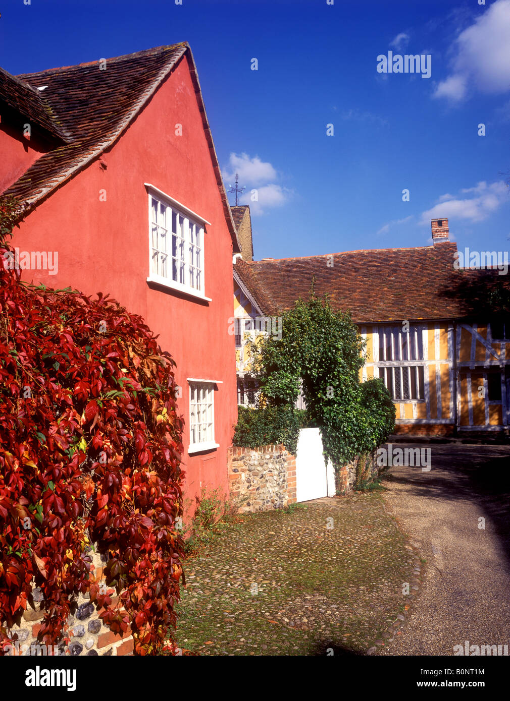 Timber framed cottages lavenham suffolk hi-res stock photography and ...