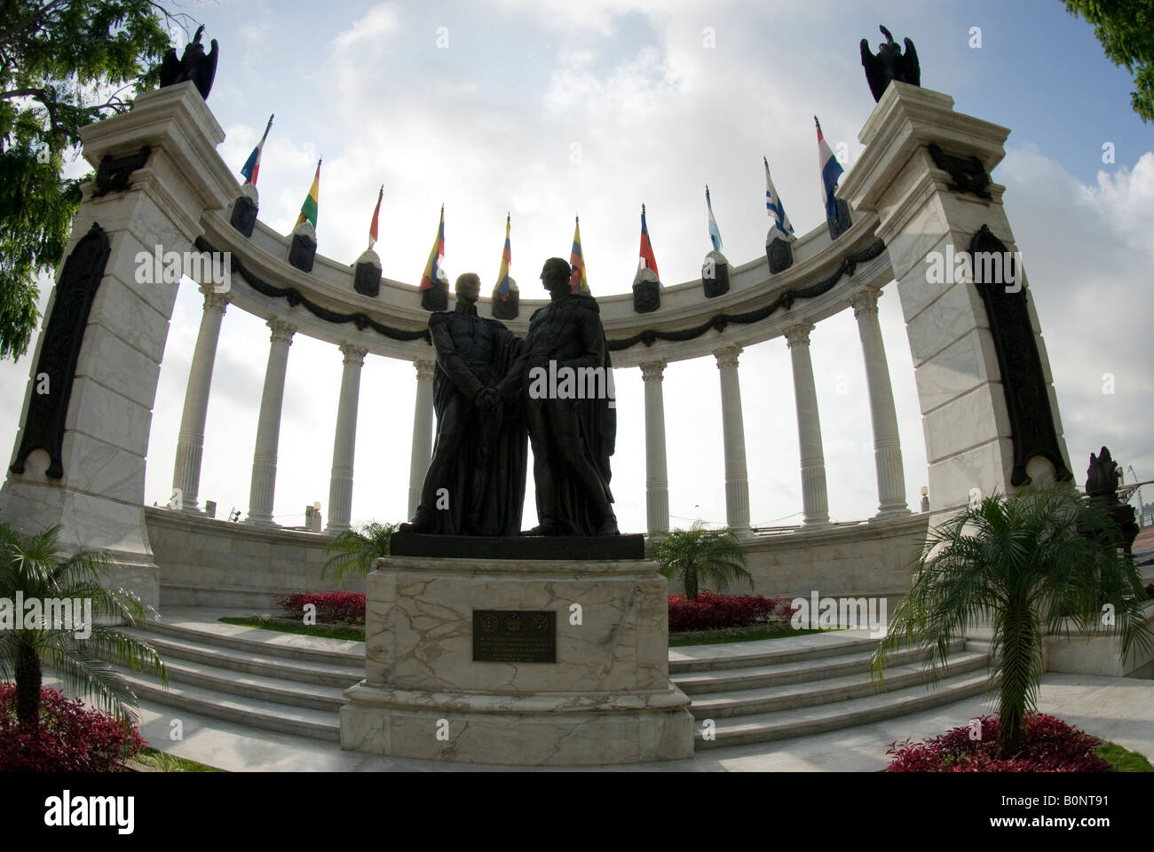 la rotunda statue monument on malecon 2000 guayaquil ecuador Stock ...