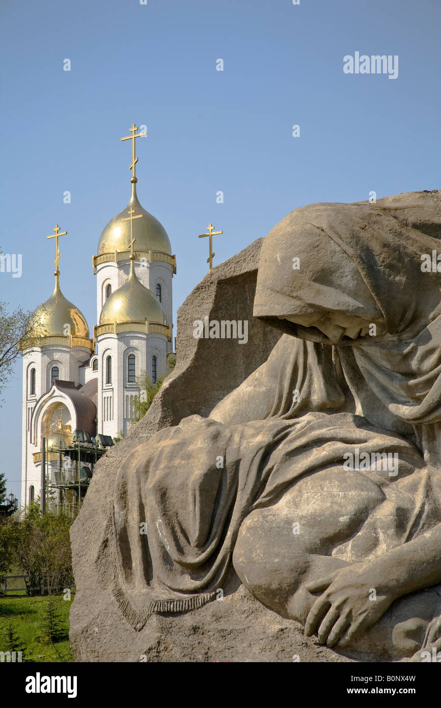 Weeping mother statue hi-res stock photography and images - Alamy