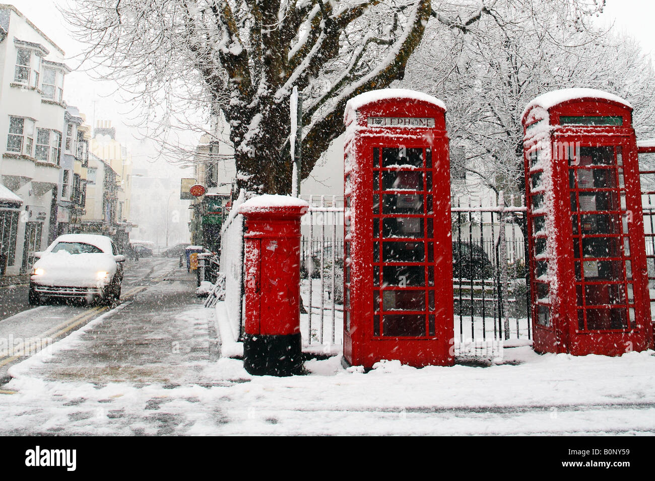 Phone box in snow hi-res stock photography and images - Alamy